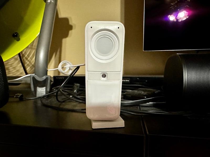 SimpliSafe Smart Alarm Wireless Indoor Security Camera Indoor 1-Camera Battery-operated Stick Up ...