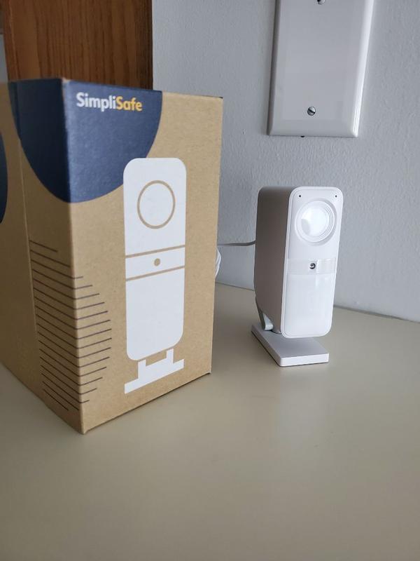 SimpliSafe Smart Alarm Wireless Indoor Security Camera Indoor 1-Camera Battery-operated Stick Up ...