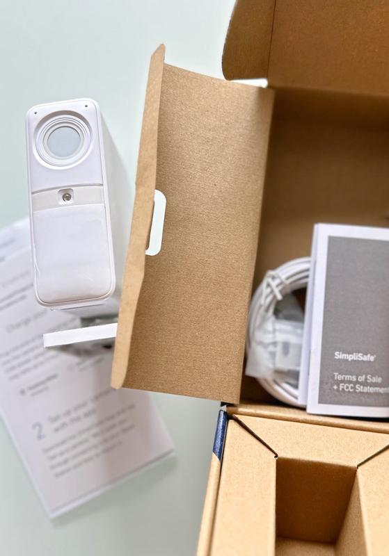 SimpliSafe Smart Alarm Wireless Indoor Security Camera Indoor 1-Camera Battery-operated Stick Up ...