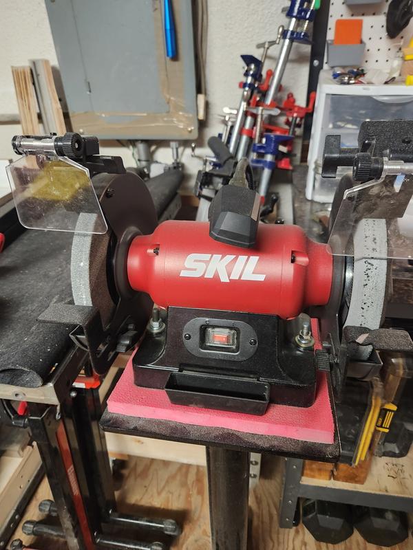 3.0 Amp 8 In. Benchtop Grinder | SKIL (BI9502-00) 3.0 Amp 8 In. Benchtop Grinder | SKIL (BI9502-00)