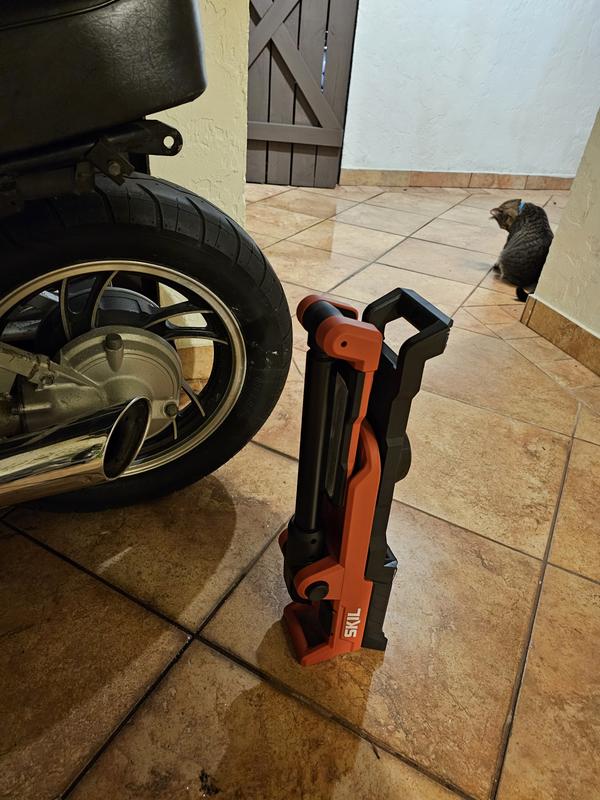 SKIL 12-volt 2500 -Lumens LED Battery-operated Rechargeable Stand Work ...