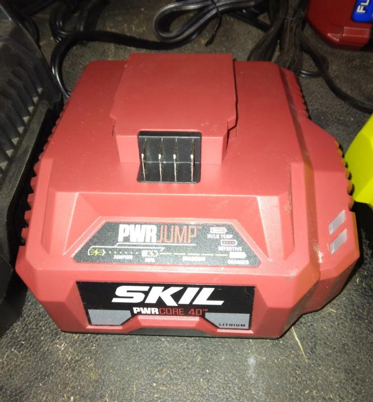 SKIL 40-Volt 4 Ah Lithium Ion (li-ion) 200-Watt Battery BY8708C-01 at ...