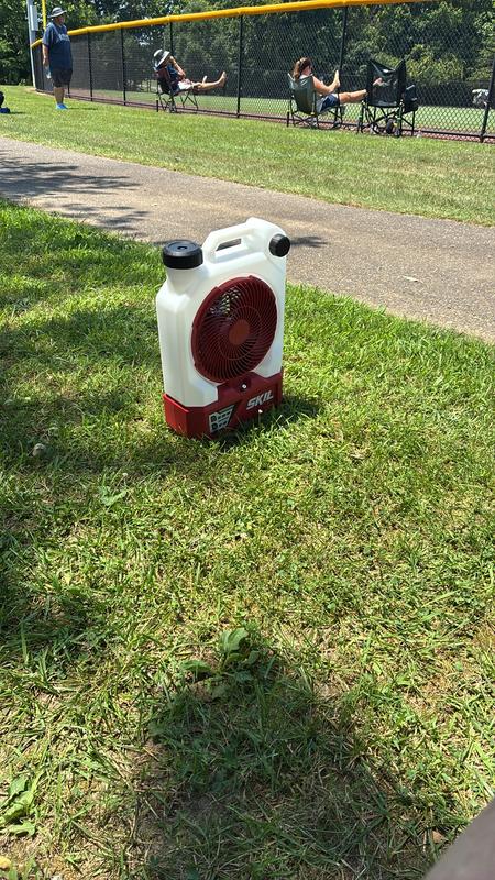 SKIL 7-in 12 -Volt Indoor/Outdoor Red Misting Personal Fan Battery ...