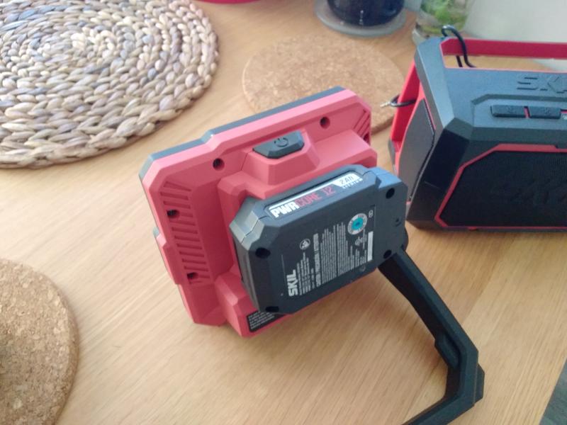 SKIL 12-volt 850-Lumen LED Battery-operated Rechargeable Portable Work ...