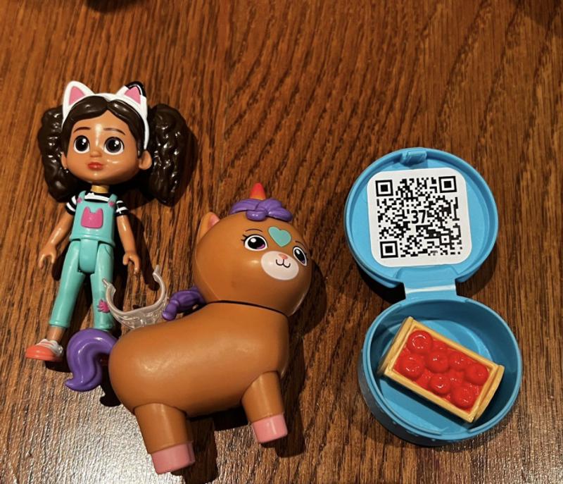 Gabby's Dollhouse Dreamworks, Knight Gabby Toy Figure Set with Surprise ...