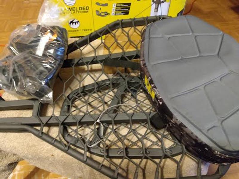 HAWK COMBAT Hang On Tree Stand Deer Stand with 21 x 27 Inches Saddle ...