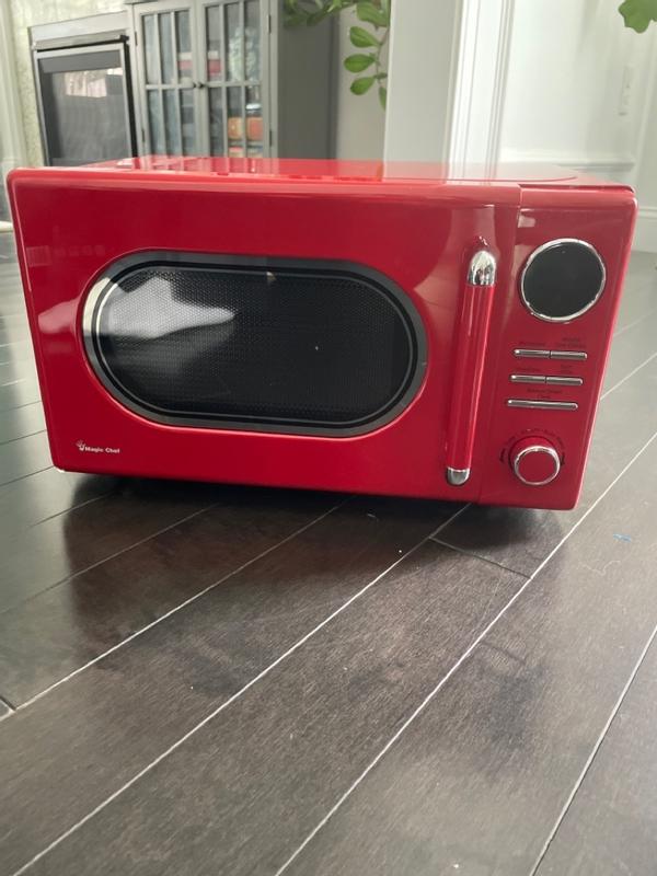 Magic Chef 0.7-cu ft Small 700-Watt Countertop Microwave (Red) MC77CMR ...