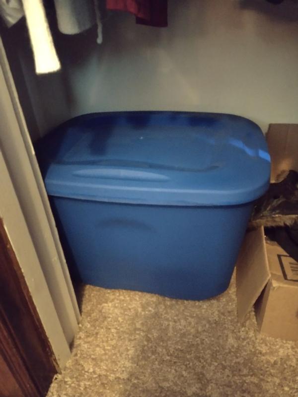 Homz Products HOMZ 10 Gallon Heavy Duty Plastic Storage Container Capri ...