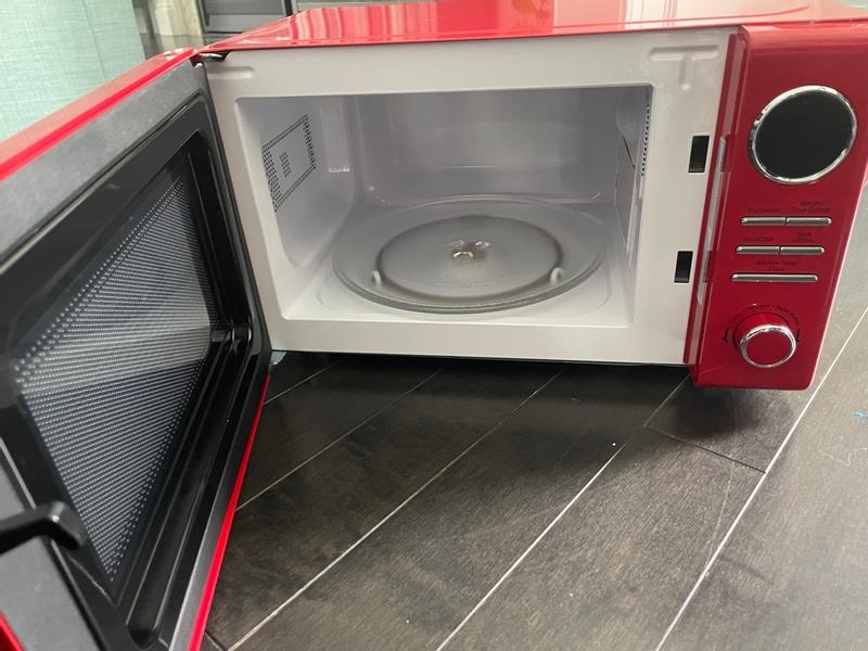 Magic Chef 0.7-cu ft Small 700-Watt Countertop Microwave (Mint Green ...