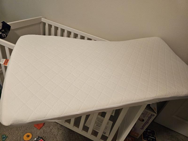 Graco 28-in D Polyester Crib Mattress Cover 02630-201 at Lowes.com