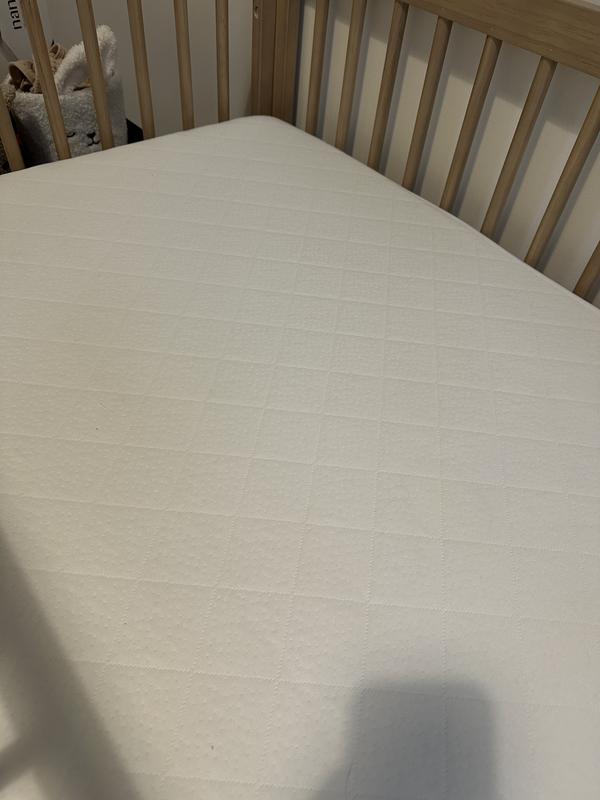 Graco 28-in D Polyester Crib Mattress Cover 02630-201 at Lowes.com