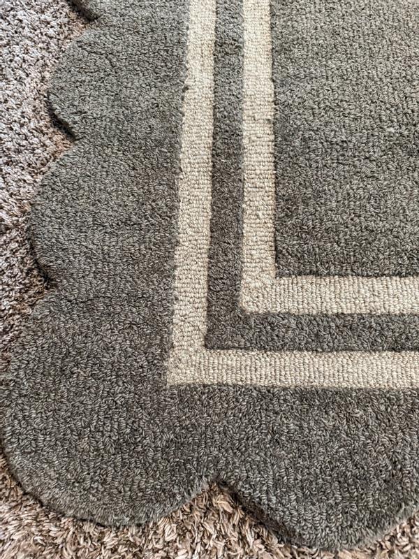 Livabliss Scalloped 6 x 9 (ft) Tufted Wool White/Brown Rectangular ...