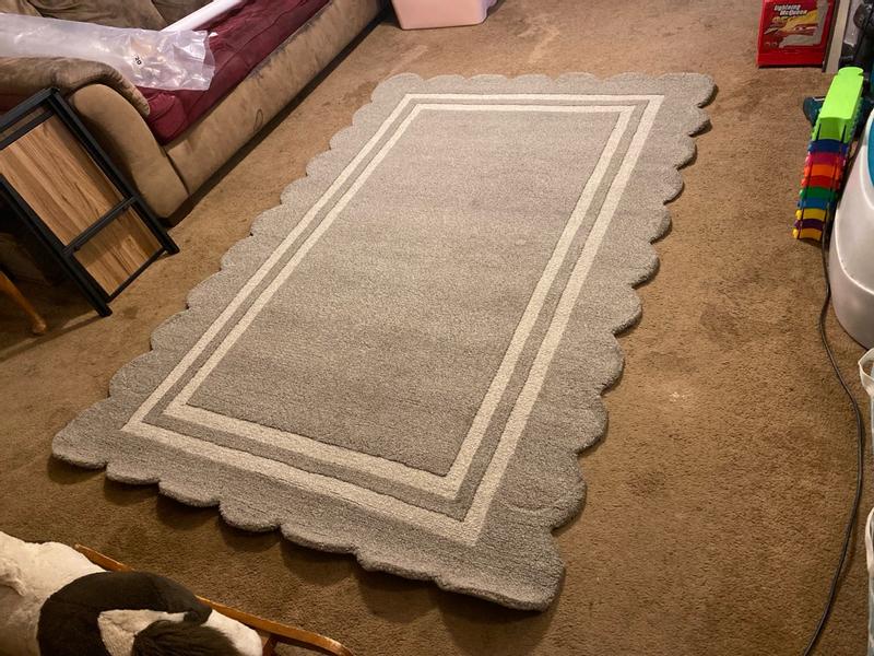 Livabliss Scalloped 2 x 3 (ft) Tufted Wool Beige/Gray Rectangular ...