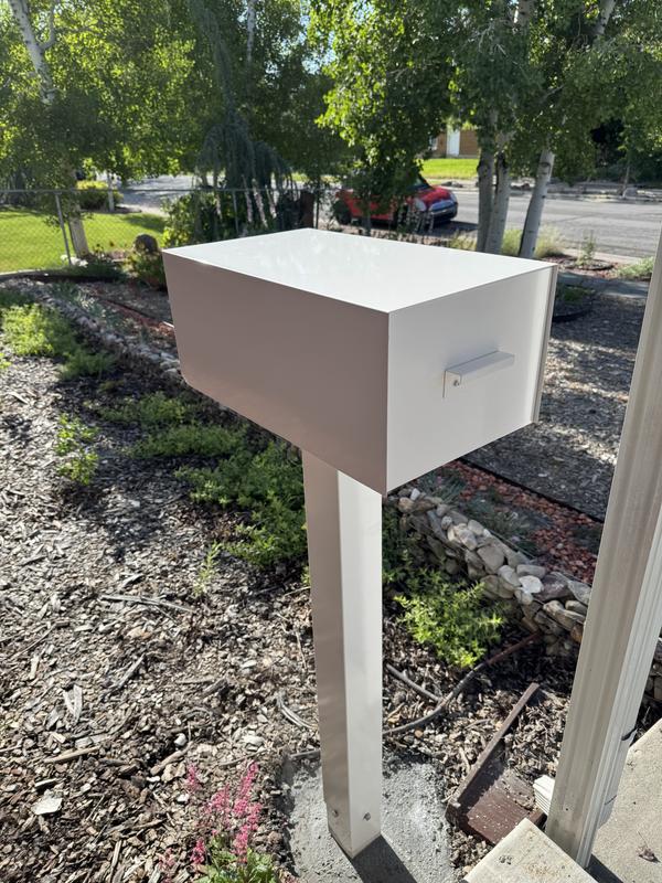 Post & Porch Brown Steel 4 X 4 Mount Mailbox Post MALONE-BROWN at Lowes.com