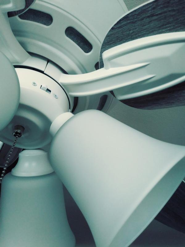 Harbor Breeze Macon Bay 62-in White with White/Driftwood Blades Ceiling ...