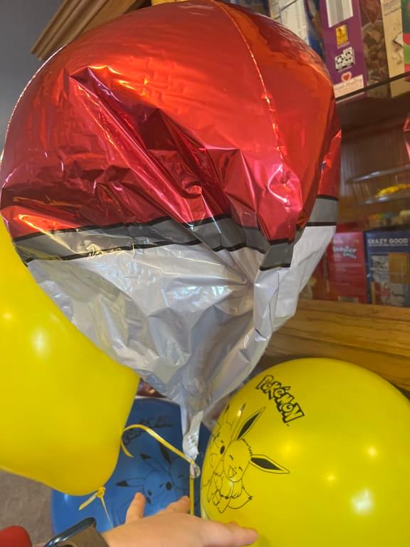 Nintendo Pokémon Orbz Satin Foil Balloon, Red/White, 16-in, Helium ...