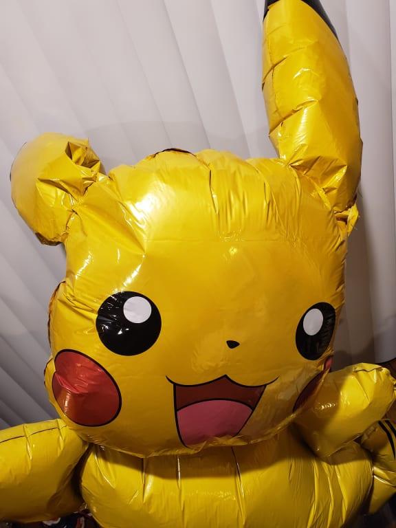 Nintendo Pokémon Pikachu Satin Giant Gliding Air-Walker Foil Balloon ...
