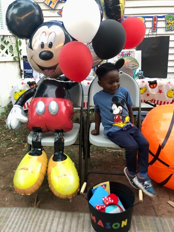 Disney Mickey Mouse Satin Giant Gliding Air-Walker Foil Balloon, Red ...