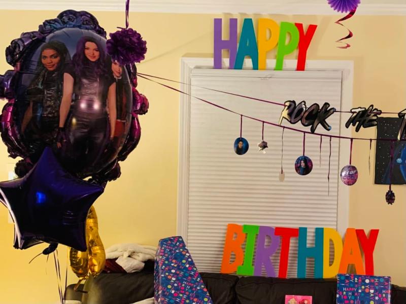 Disney Descendants Mal/Evie/Uma Satin Foil Balloon, Blue/Purple, 31-in ...