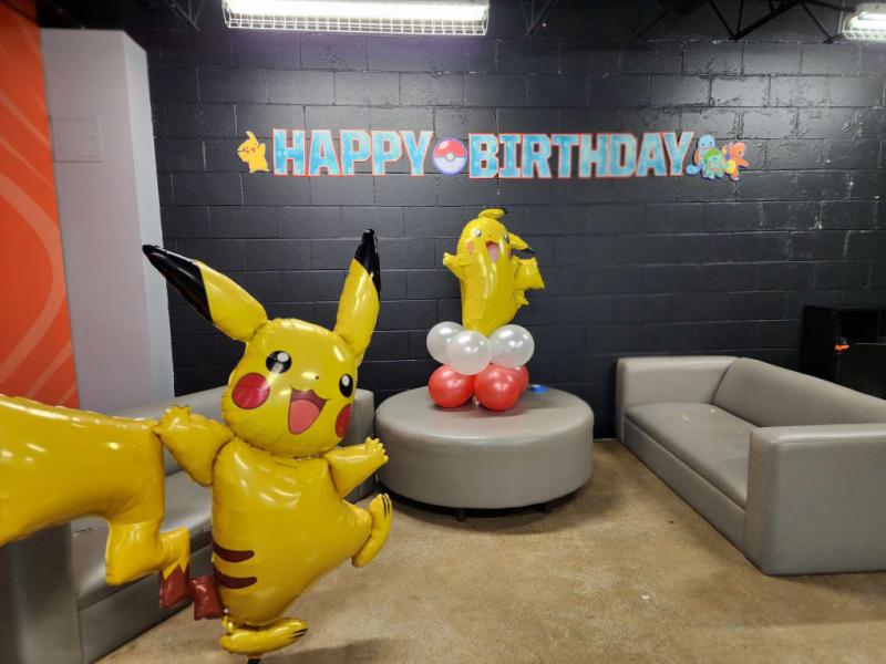 Nintendo Pokémon Pikachu Satin Giant Gliding Air-Walker Foil Balloon ...