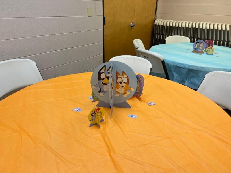 Disney Bluey Table Decorating Kit Centerpieces with Confetti, Multi ...