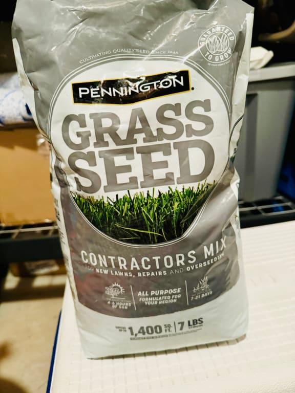 Pennington 40 lb. 8,000 sq. ft. Southern Contractors Grass Seed Mix at ...