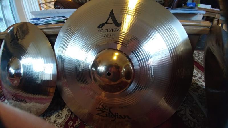 Pledge 9.7 oz. Rainshower Scented Multi-Surface Everyday Cleaner ...