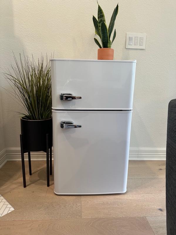 COWSAR 3.2-cu ft Mini Fridge with Freezer (White) F5890W-WHITE at Lowes.com