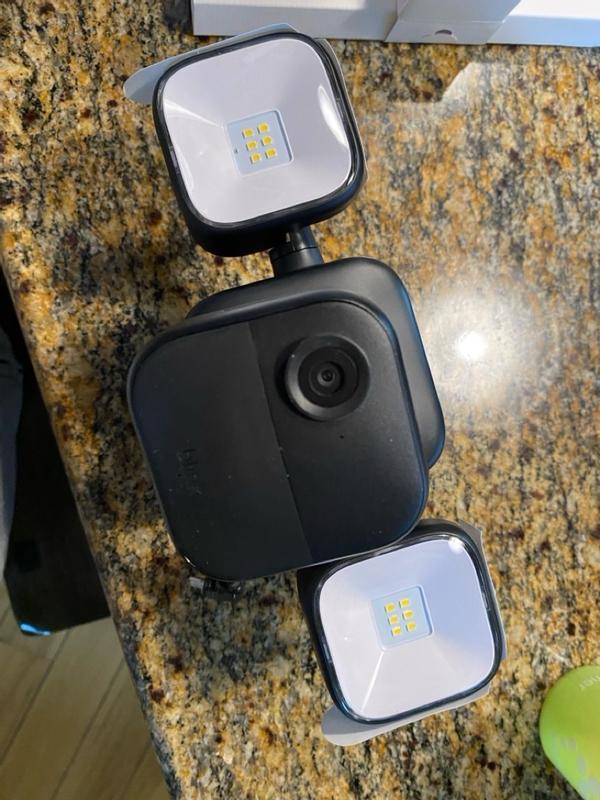 Blink All-New Outdoor 4 Floodlight Camera – Wire-free Smart Security ...