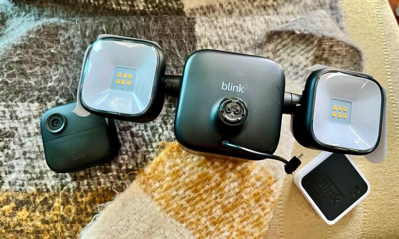 Blink All-New Outdoor 4 Floodlight Camera – Wire-free Smart Security ...