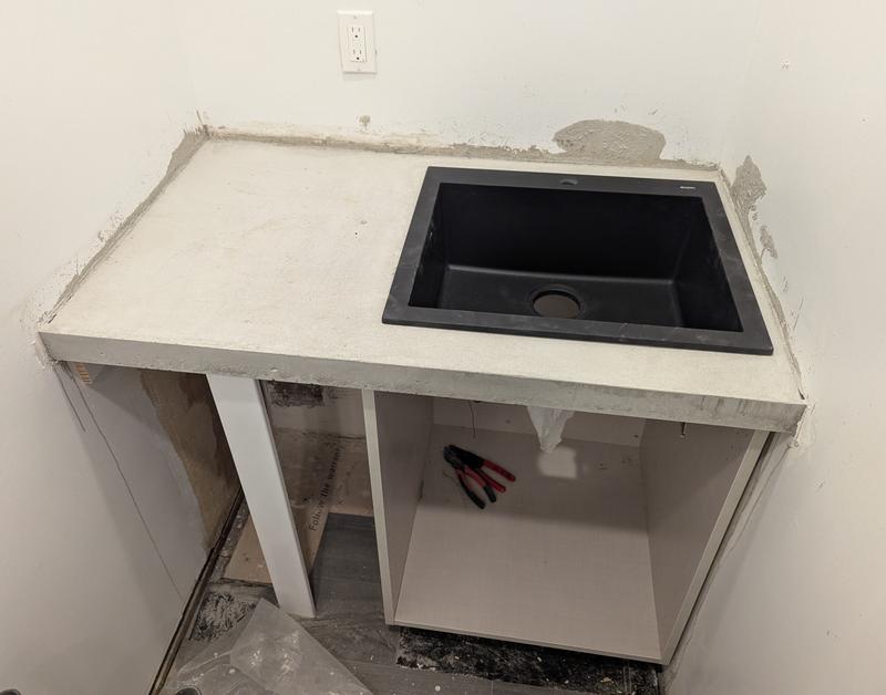 Ruvati EpiCast Farmhouse Apron Front 33-in x 20.5-in Matte Black ...