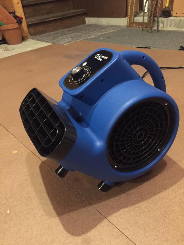 Comfort Zone 11-in 3-Speed Indoor Blue Floor Fan in the Portable Fans ...