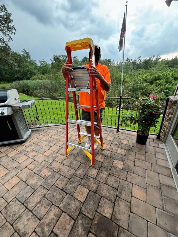 Werner Ready Step RS1A00 5.5-ft ( 10.3-ft Reach Height ) Fiberglass ...