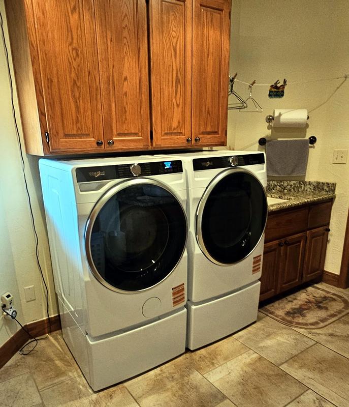 Whirlpool 5-cu ft High Efficiency Stackable Steam Cycle Smart Front ...