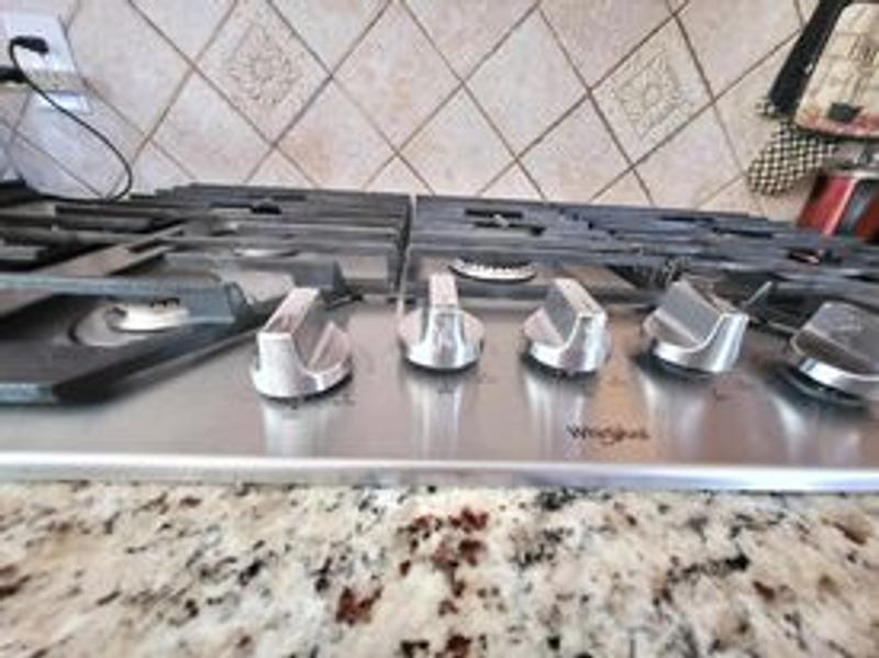 Whirlpool 36-in 5 Burners Stainless Steel Gas Cooktop (Griddle Included ...
