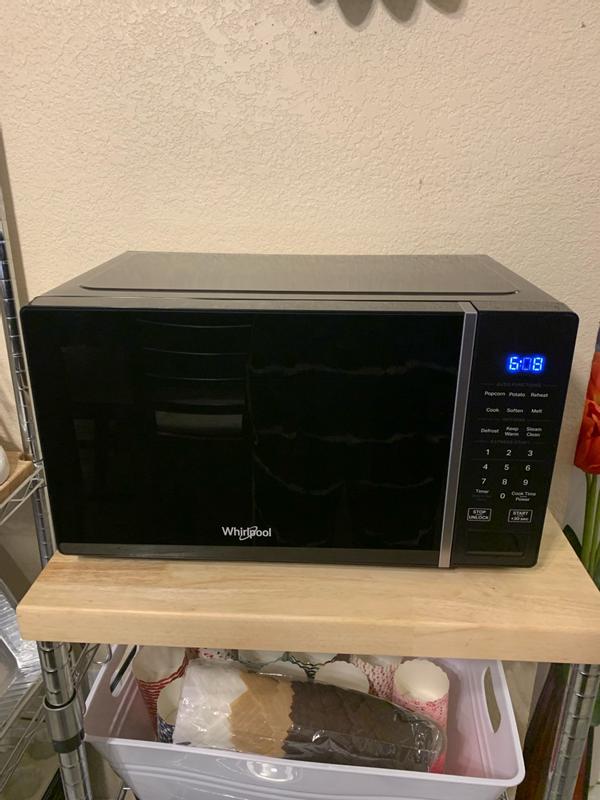 Whirlpool 0.7-cu ft 700 -Watt Countertop Microwave ( White ) in the ...