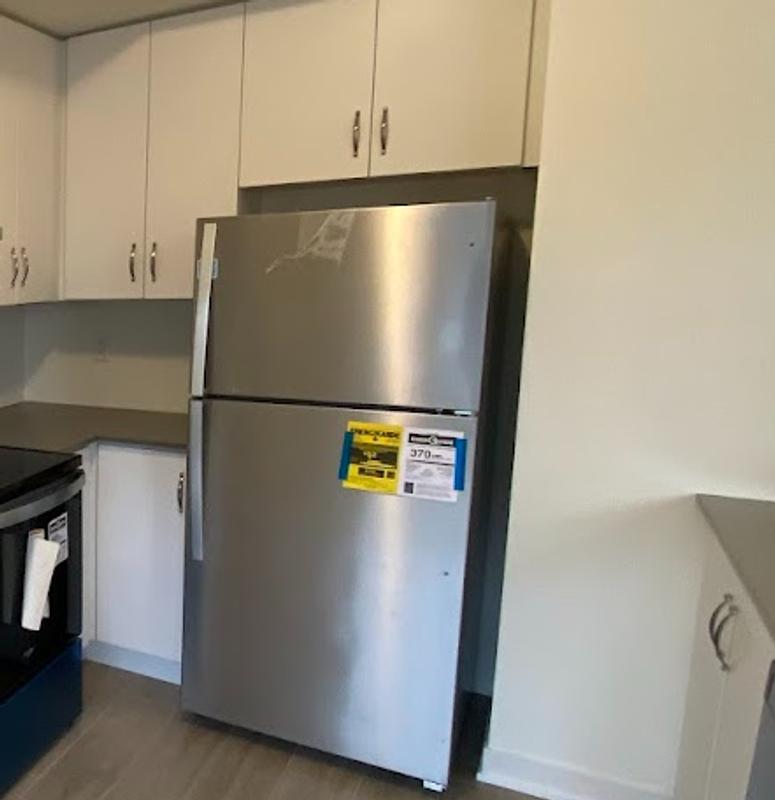 Whirlpool 18.2-cu ft Top-Freezer Refrigerator (Stainless Steel) ENERGY ...