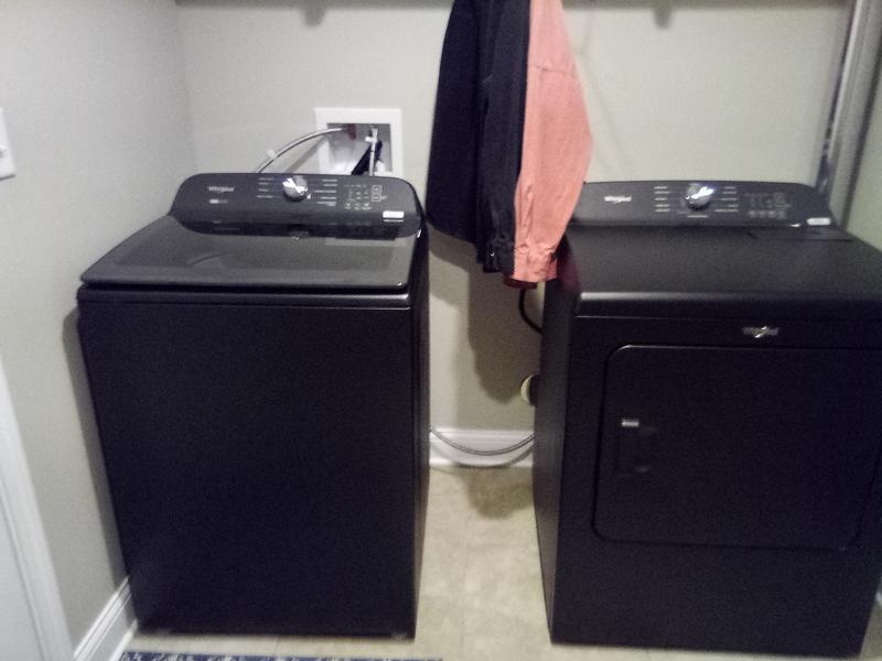 Whirlpool 7-cu ft Steam Cycle Vented Gas Dryer (Volcano Black ...
