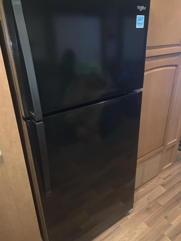 Whirlpool 18.2-cu ft Top-Freezer Refrigerator (White) ENERGY STAR ...