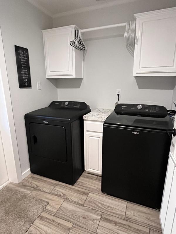 Whirlpool 7-cu ft Steam Cycle Vented Gas Dryer (Volcano Black ...