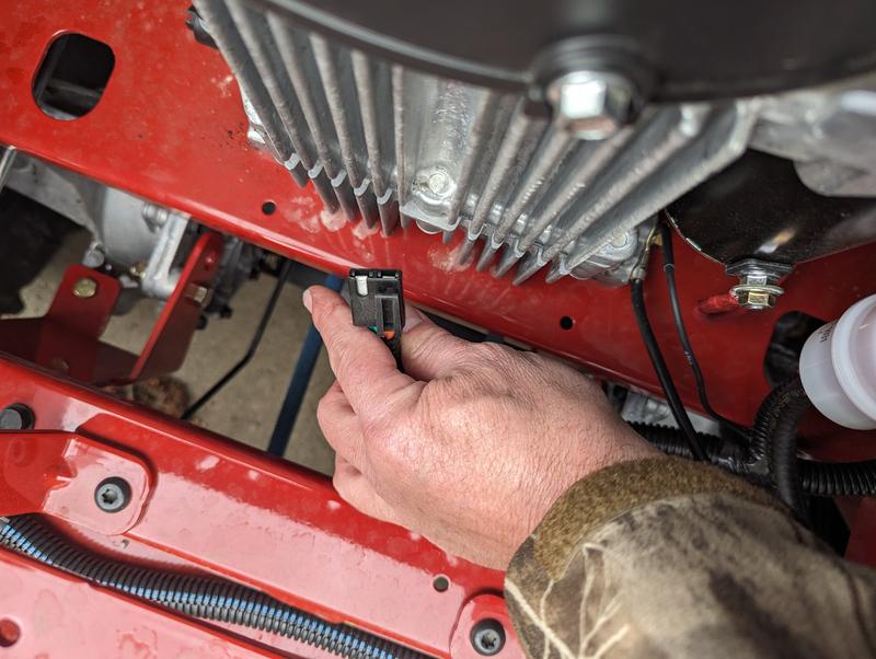 Toro Titan 60-in 24-HP V-twin Gas Zero-turn Riding Lawn Mower 76605 at ...