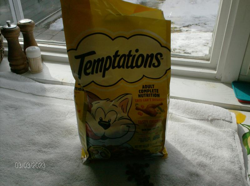 Temptations Adult Indoor/Outdoor Tasty Chicken Recipe Dry Cat Food at ...