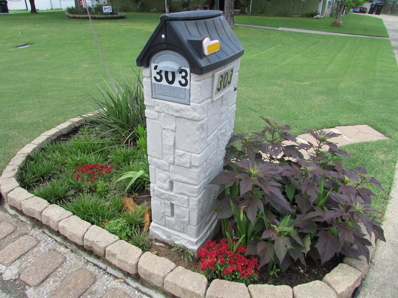 Step2 Post Mount Gray Plastic Lockable Mailbox 531700 at Lowes.com