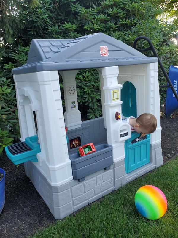 Step 2 Neat And Tidy Cottage Playhouse