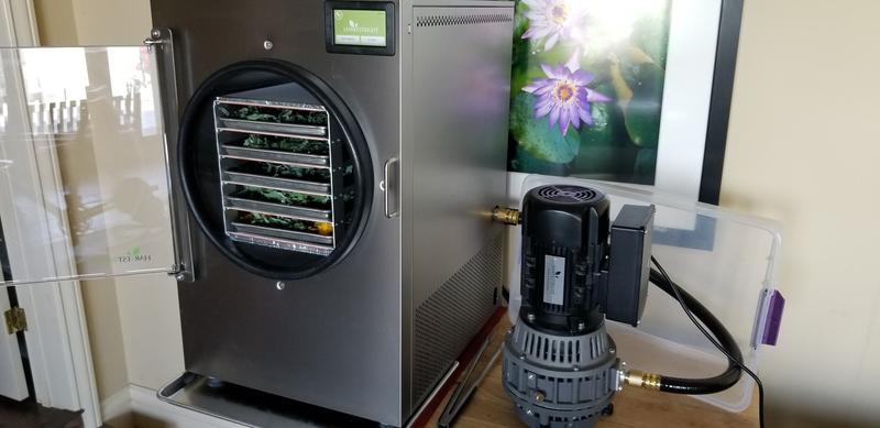 Harvest Right 5-Tray Medium Black Freeze Dryer with Premier Pump ...