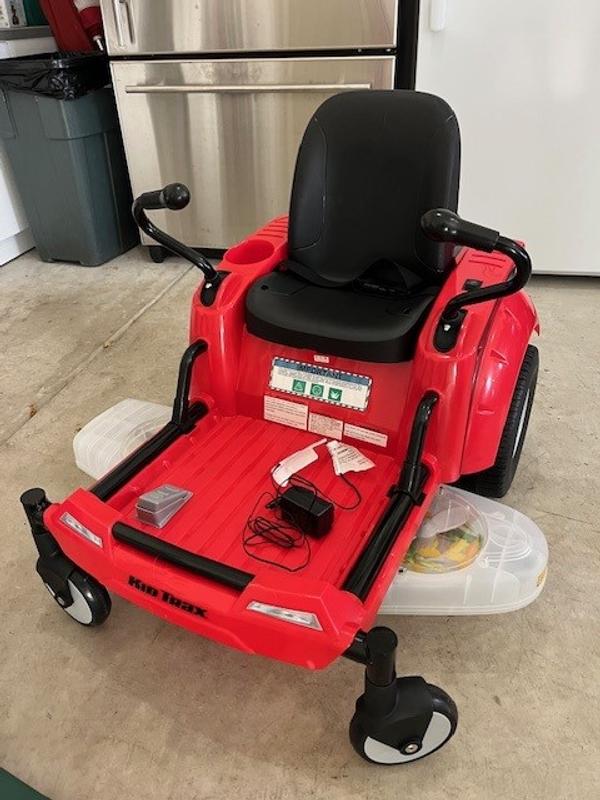 Tractor Supply 12V Zero-Turn Lawn Mower Ride-On Toy, Red at Tractor ...