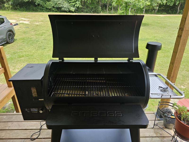 Pit Boss 1,021 sq. in. 1000D3 Pellet Grill, Black at Tractor Supply Co