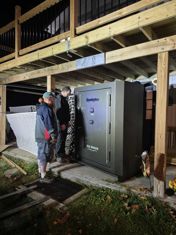 Remington Big Green Fire/Waterproof 84-Gun Safe with Electronic Lock ...