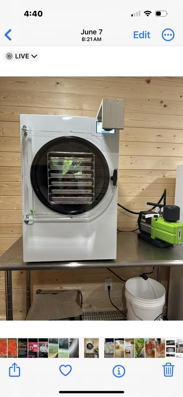 Harvest Right 6-Tray Large White Home Freeze Dryer with Premier Pump ...