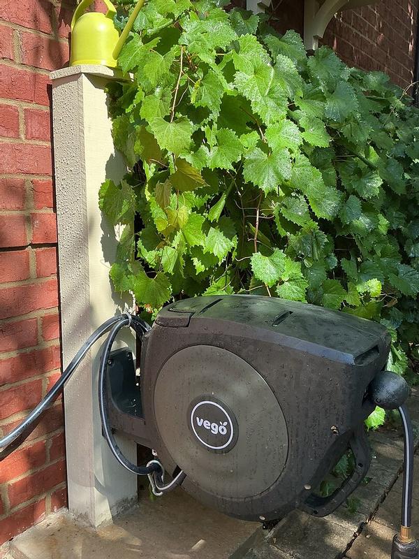 Vego Garden Poly Combo 130-ft Wall-mount Hose Reel VWRHRS12130GR at ...